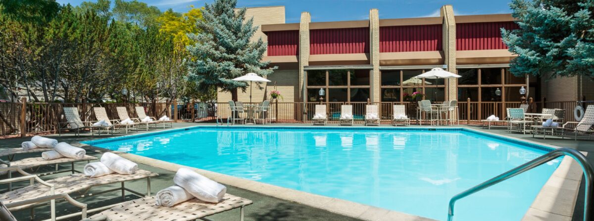 Stay – Outdoor Pool – Maverick Gaming Elko